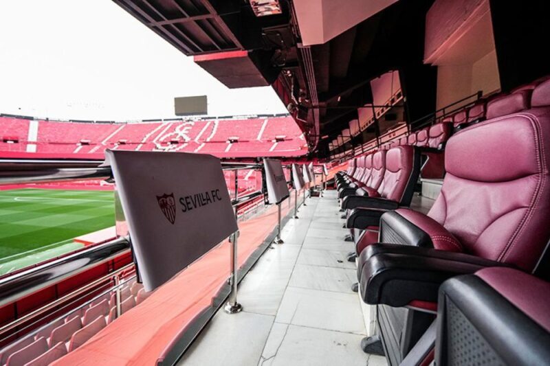 Sevilla: Ramón Sánchez Pizjuán Stadium Entry Ticket - Walking the Grounds: Pitch, Trophies, and Memorabilia