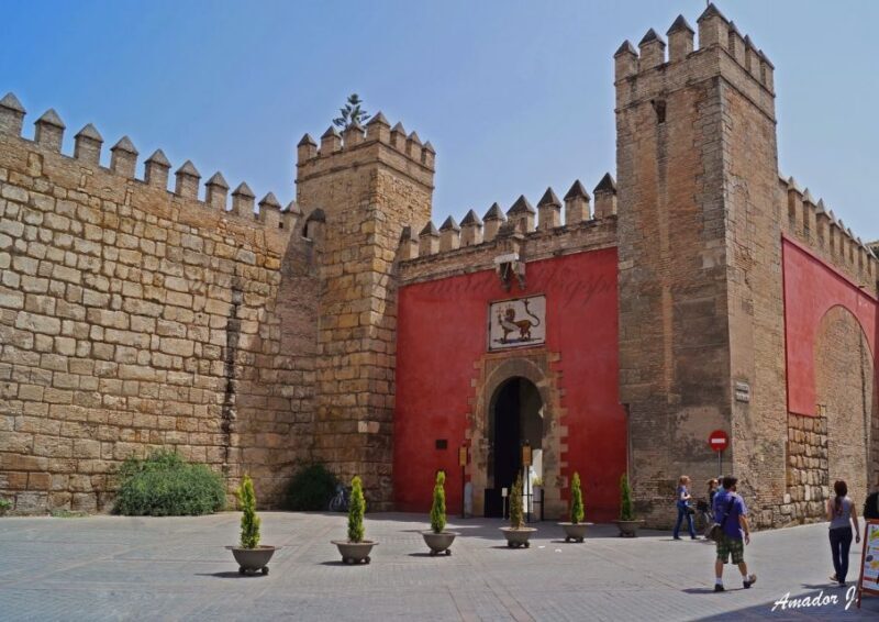 Seville: Alcazar, Cathedral, and Giralda Skip-the-Line Tour - Key Points