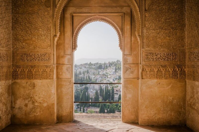 Seville: Alhambra Day Trip with Guide & Nasrid Palaces Entry - Key Points