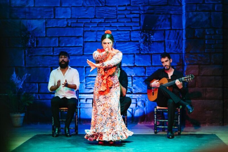 Seville: Baraka Sala Flamenca Show with Drink in Triana - An Introduction to the Experience