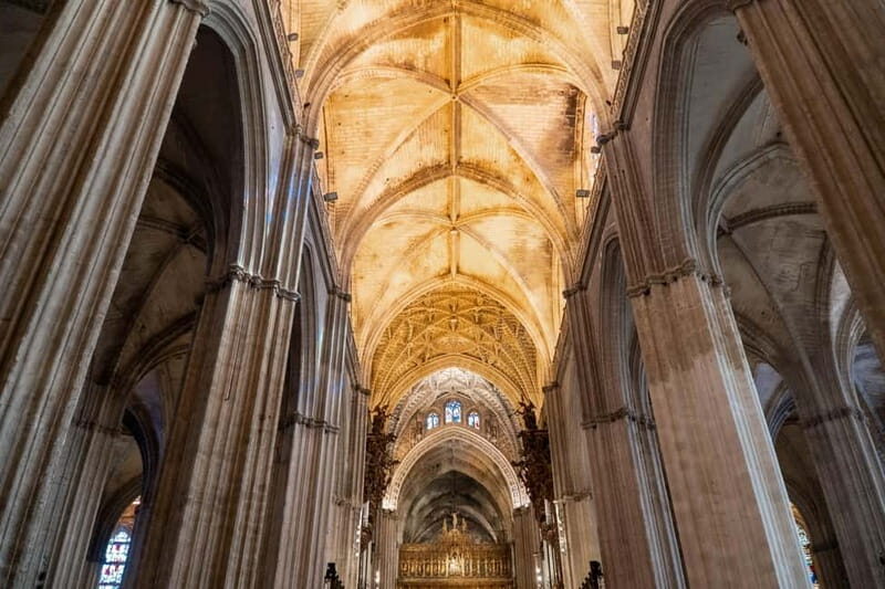 Seville: Cathedral and Giralda Guided Tour with Tapas - Exploring the Cathedral and Giralda