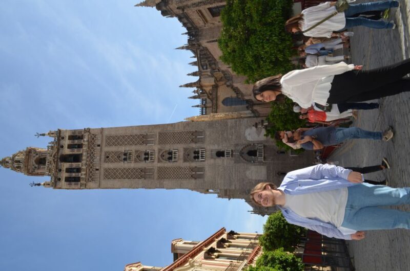 Seville: Cathedral Guided Tour w/ VR City Tour & Roof Lunch - A Close Look at the Experience