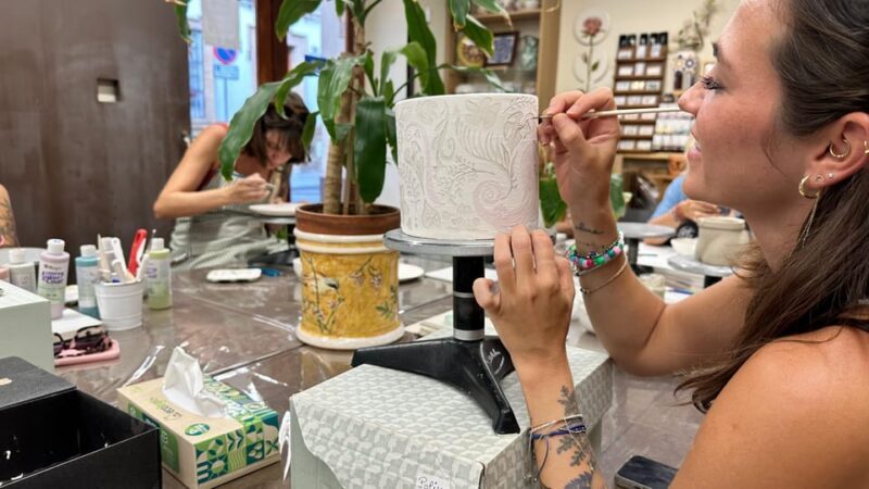 Seville: Ceramic painting workshop - Key Points