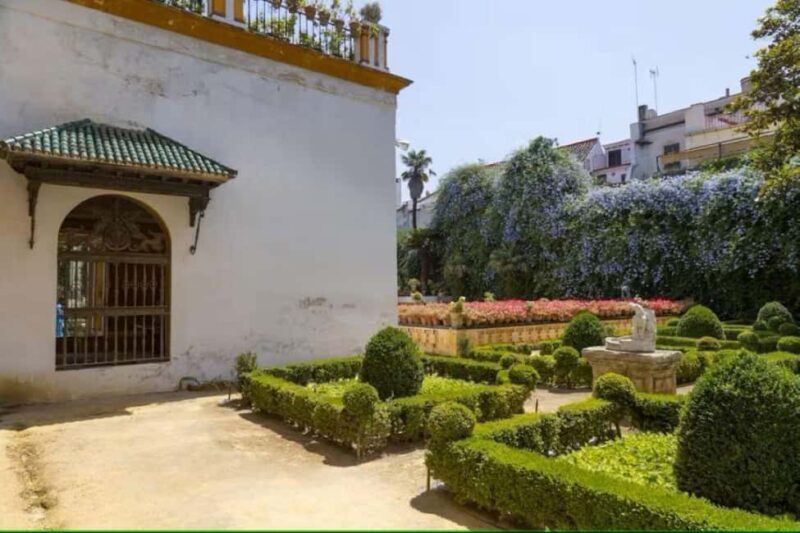 Seville: Guided Tour of Noble Houses and Grand Gardens - The Guided Experience: Details and Practical Considerations