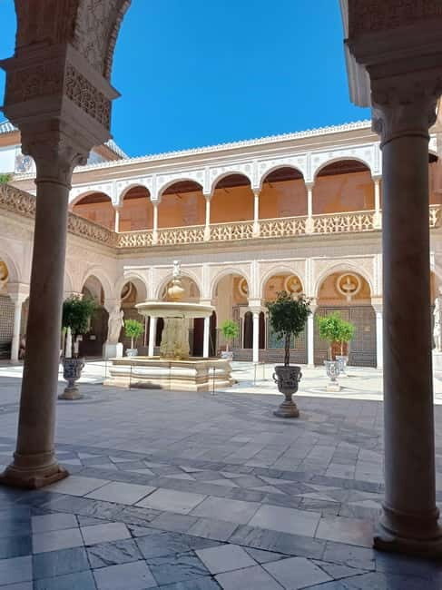 Seville: Guided visit of the Casa de Pilatos with entrance tickets - Key Points