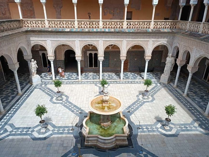 Seville: Guided visit of the Casa de Pilatos with entrance tickets - Detailed Breakdown of the Experience