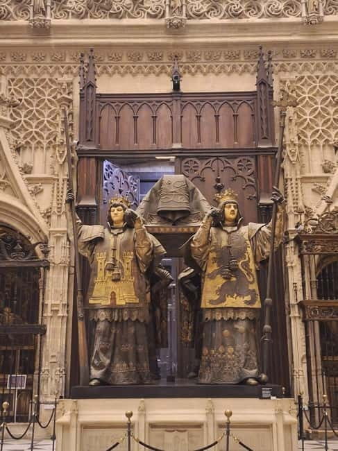 Seville: Guided visit to the Alcázar, Cathedral and Giralda - Key Points