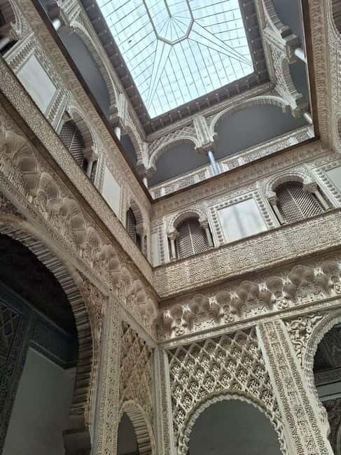 Seville: Guided visit to the Alcázar, Cathedral and Giralda - Practical Tips for Travelers