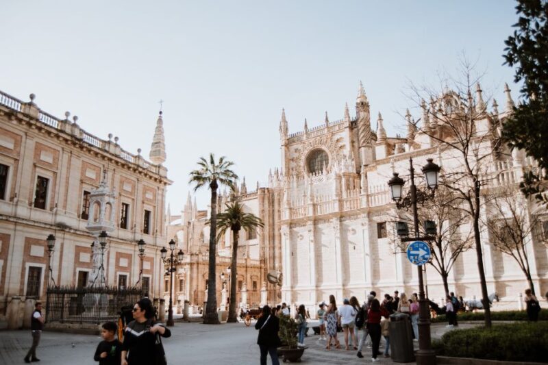 Seville Jewish Quarter walking tour: Santa Cruz District - Key Points
