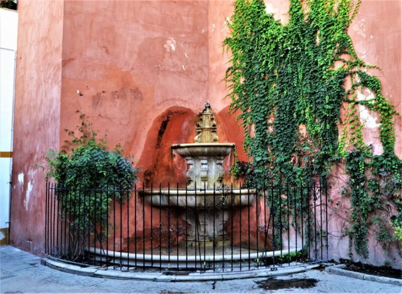 Seville: Plaza de Toros and Barrio Santa Cruz Tour - A Deeper Look at the Tour Experience