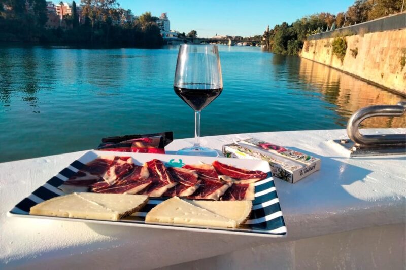 Seville: Restaurant boat ride on the Guadalquivir River with lunch/dinner - FAQ