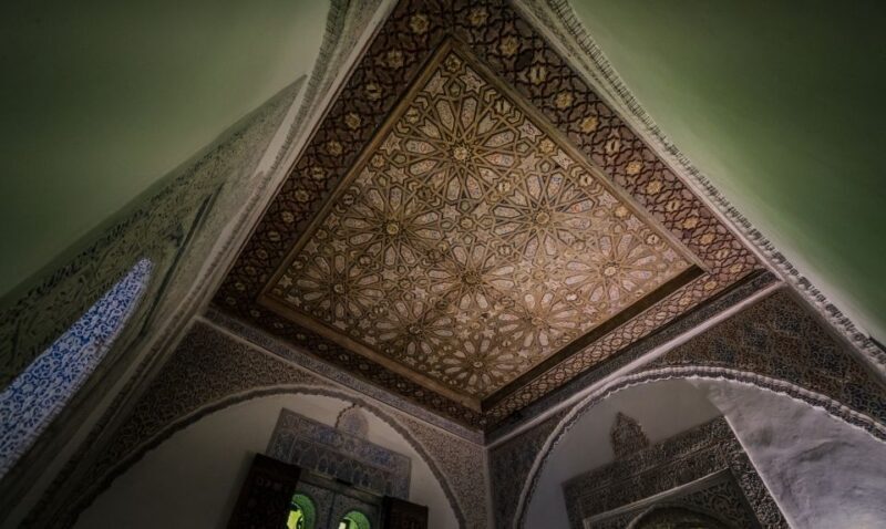 Seville: Royal Alcázar Guided Tour with Fast Entry Ticket - Key Points