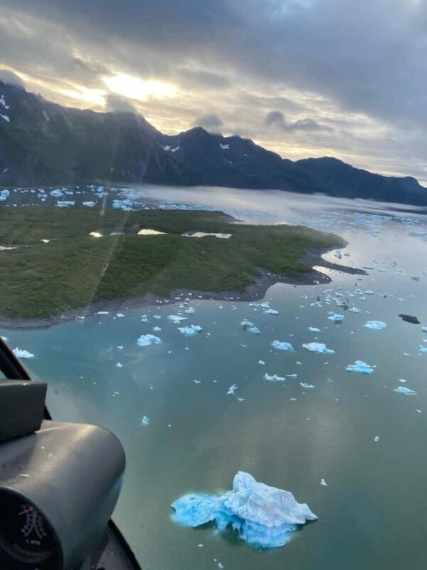 Seward: Bear Glacier Scenic Flight with Icebergs - What to Expect from the Flight