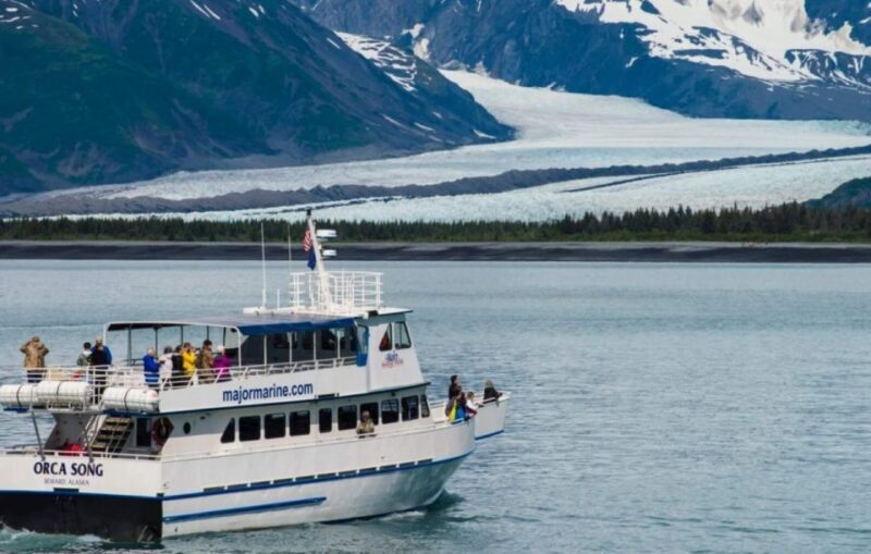 Seward: Spring Wildlife Guided Cruise - Food and Beverages