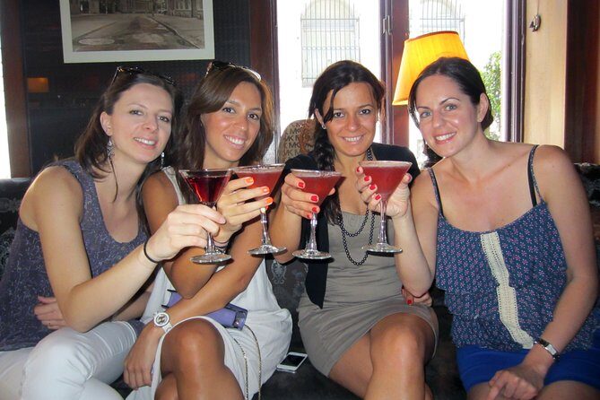 Sex and the City Hotspots Bus Tour - Authentic Experiences and Authenticity