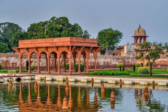 Shalimar Garden Private Tour and Wahga Border Flag Ceremony - Key Points