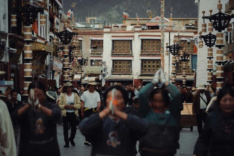 Shanghai: 10-Day Tibet Train Tour with Everest Base Camp - Returning to Lhasa: Reflection and Relaxation