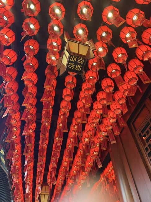 Shanghai: 3-hour Street Food and Temple Tour - In-depth Tour Breakdown