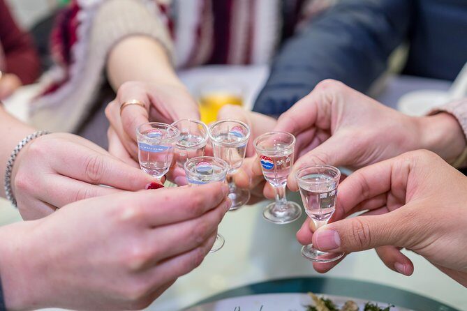 Shanghai By Night: 3-Hour Private Evening Food Tour, incl Drinks - Drinks and Beverages: Cheers to Shanghai