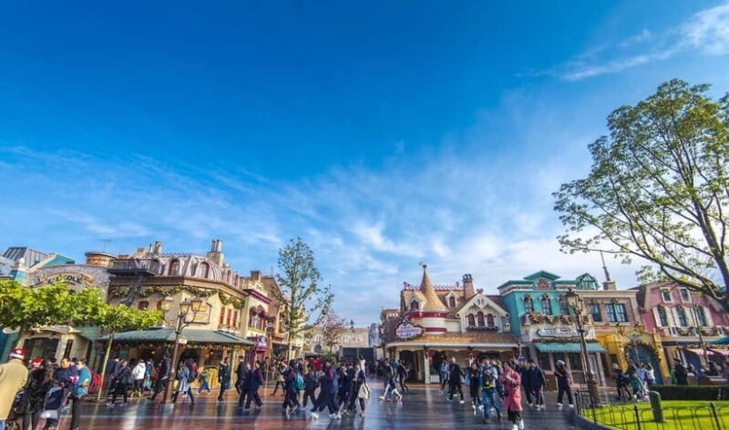 Shanghai: Disneyland Resort Entry Ticket with 8 Attractions - Shows & Parades