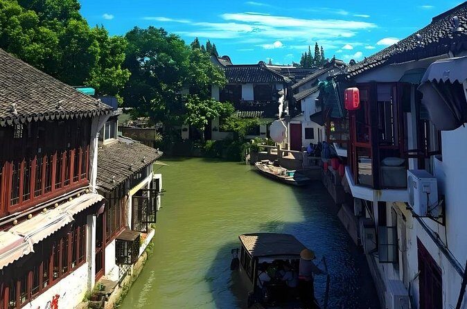 Shanghai Famous Route with Zhujiajiao Town & Suzhou River Cruise - Cruising Suzhou Creek: A Moving Perspective