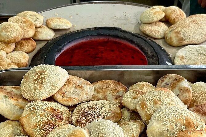 Shanghai Guide take you to eat at hidden street food restaurants. - Key Points