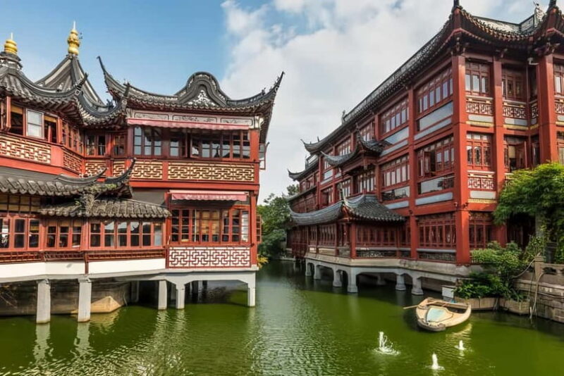 Shanghai: Jing'an Temple, Yu Garden, and Bazaar Private Tour - Bazaar: A Lively Market with Local Flavors
