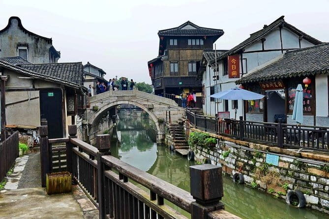 Shanghai Layover Tour to Xinchang Water Town with City Highlights Option - Key Points