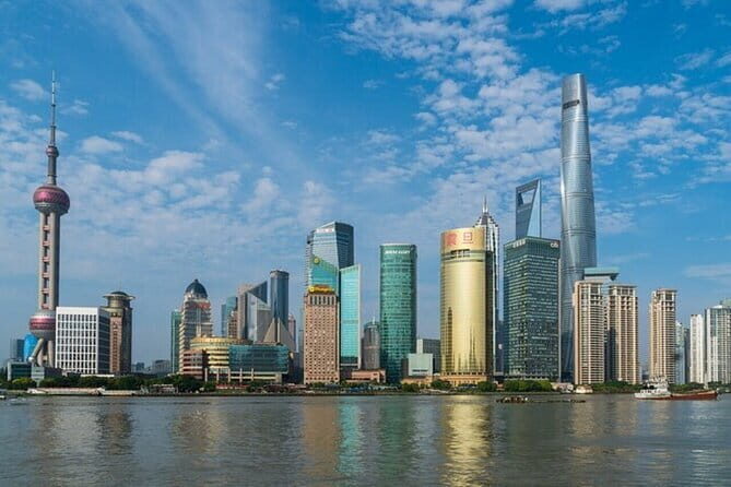 Shanghai Must-See Private Walking Tour with a Guide - Key Points
