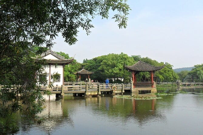 Shanghai Private Cultural Tour of Former French Concession and the Bund - Visiting the Jade Buddha Temple