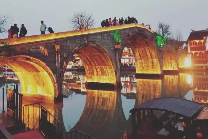 Shanghai Private Day Tour Featuring Qibao Ancient Town and Zhujiajiao Water Town - Key Points