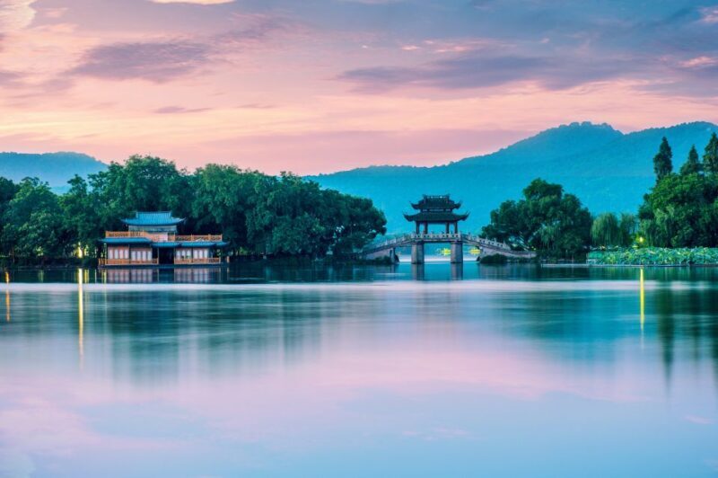 Shanghai: Private Guided Tour to Hangzhou by Bullet Train - Lingyin Temple: A Sacred Pause