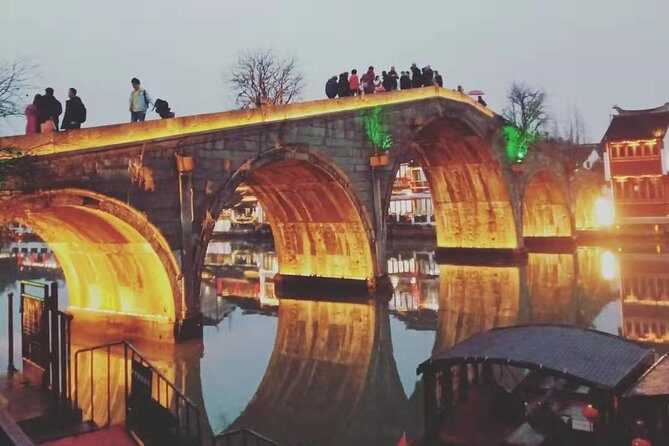 Shanghai Private Layover Tour of Zhujiajiao Ancient Town, the Bund and Xintiandi - Exploring Zhujiajiao Water Town