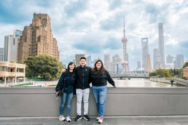 Shanghai: Professional Photoshoot Walking Tour - Key Points