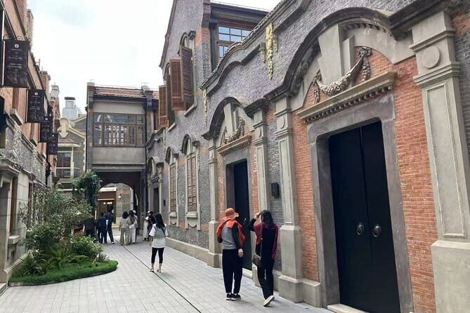 Shanghai Tour of the Bund, Sinan Road and Dinner inside the Oriental Pearl Tower - FAQ