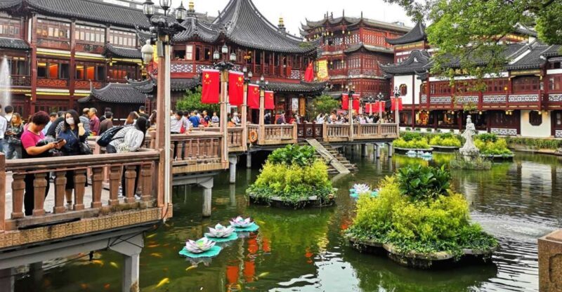 Shanghai: Yu Garden and City God Temple Walking Tour - Exploring Old Shanghai’s Heart: The Itinerary