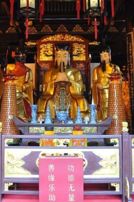 Shanghai: Yu Garden and City God Temple Walking Tour - The Practical Side: What to Expect