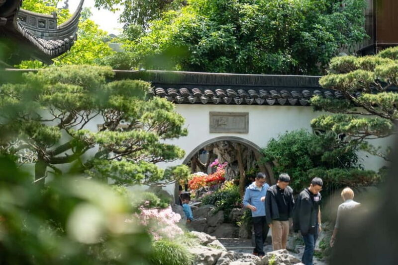 Shanghai: Yuyuan, City God Temple Old City Tour-Tip Based - Authentic Experiences and Value