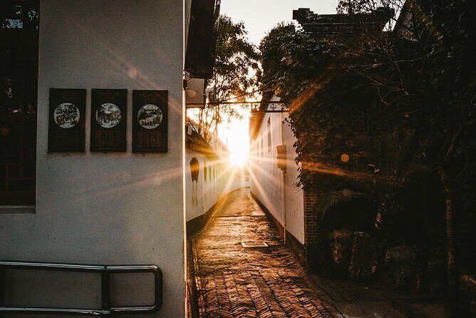 Shanghai: Zhujiajiao Water Town tour with Hanfu Photos - Real Traveler Insights