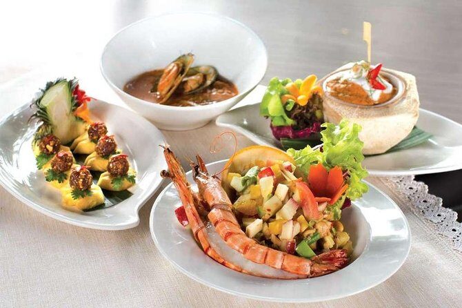 Shangri-La Hotel's Salathip Thai Restaurant Experience - An Atmosphere of Elegance and Authenticity