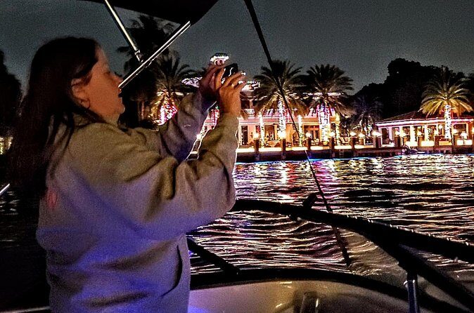 SHARED - 2h Holiday Lights Cruise Tour in Fort Lauderdale (6pax) - Who Will Love This Experience?