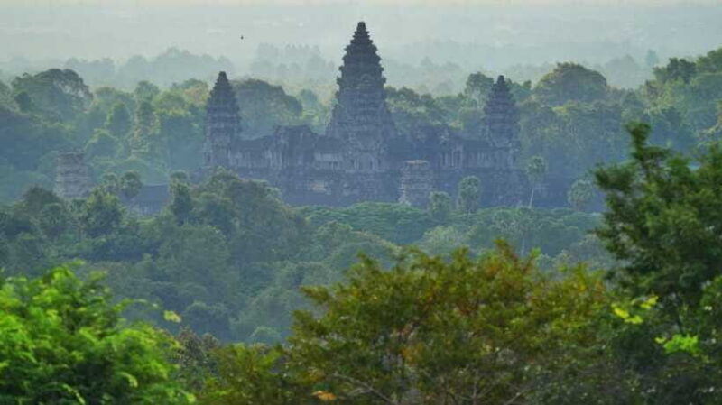 Shared day tour with Spanish-speaking guide at Angkor Temple. - Who Should Consider This Tour?