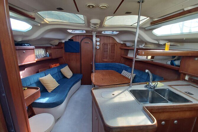 Shared Experience. Sunset Sailing Puerto Banus - An In-Depth Look at the Sunset Sailing Experience