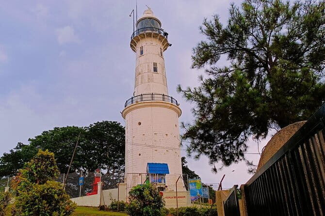 Shared Fireflies Tour with Blue Tears and Seafood Dinner - The Start at Sri Shakti Temple: A Cultural Introduction