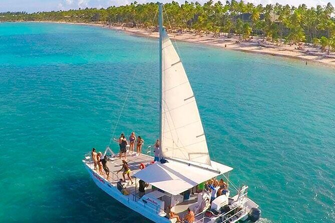 Shared Party Boat in Cap Cana - A lively day on the water: our review of the Shared Party Boat in Cap Cana