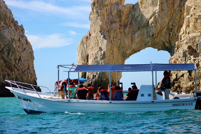 Shared ride to the arch of Cabo San Lucas - What To Expect on the Boat