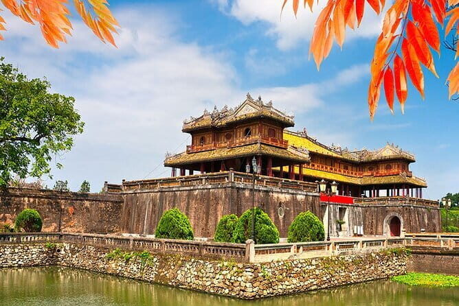 Shared Shuttle Bus between Hue and Da Nang City - The Review in Context: Pros and Cons