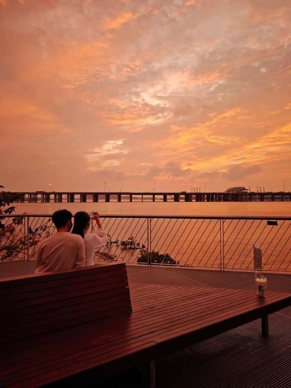 Shenzhen: Qianhai Bay to Happy Harbor Nature Walking Tour - Key Points