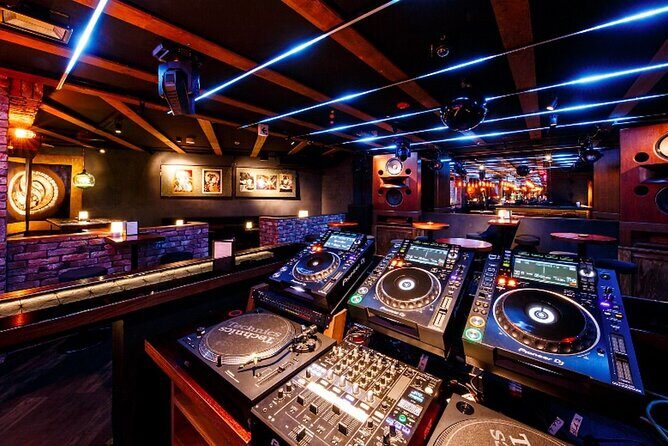 Shinjuku Ni-chome LGBT Bar Hopping Tour with Local Guide - Why Choose This Tour?