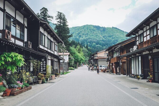 Shirakawago & Kanazawa from Kyoto by bullet train - Exploring Kanazawa’s Traditional Districts